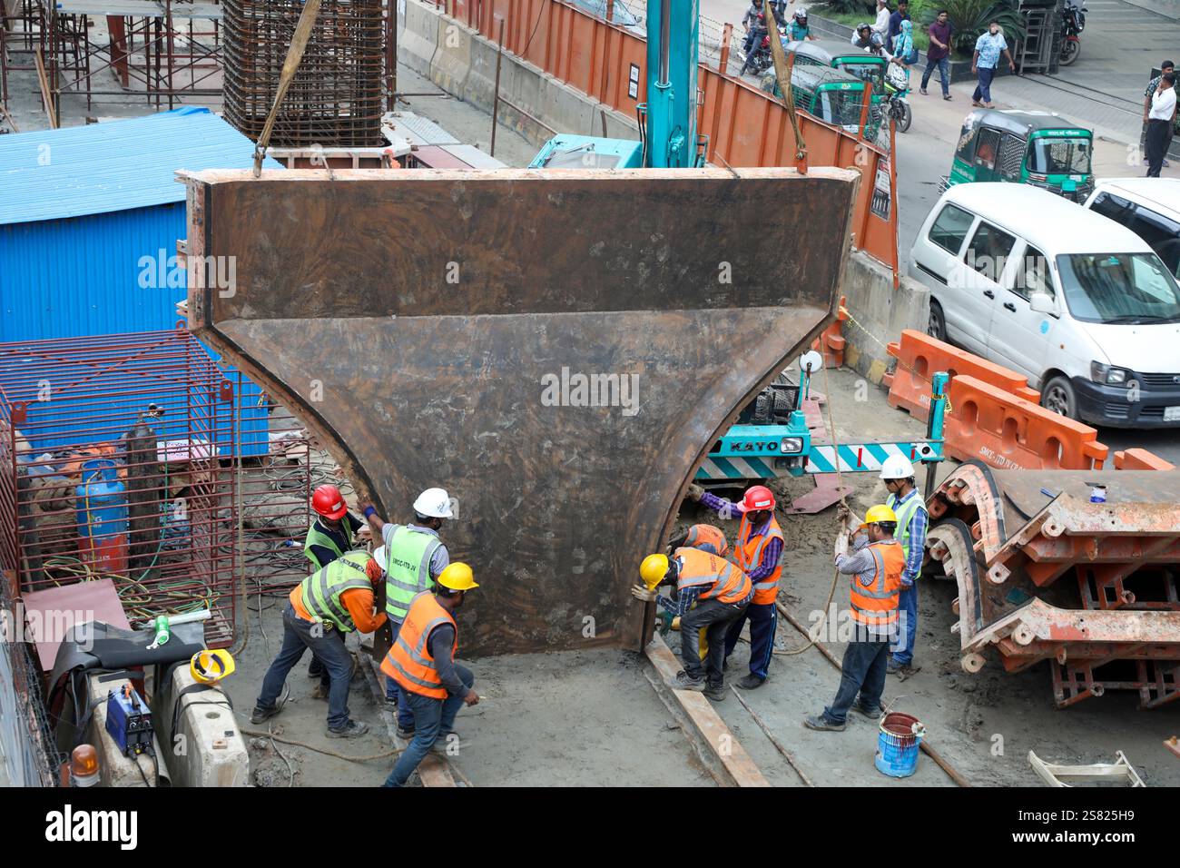 Construction of the Dhaka Metro Rail in Agargaon, Dhaka, Bangladesh ...