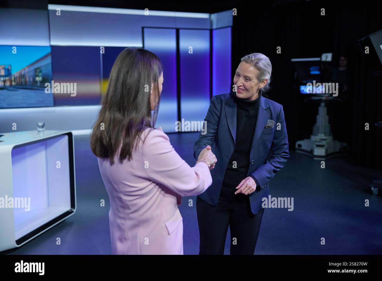 Berlin, Germany. 20th Jan, 2025. Alice Weidel (r), AfD federal ...