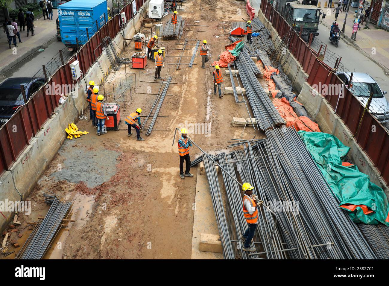 Construction of the Dhaka Metro Rail in Agargaon, Dhaka, Bangladesh ...