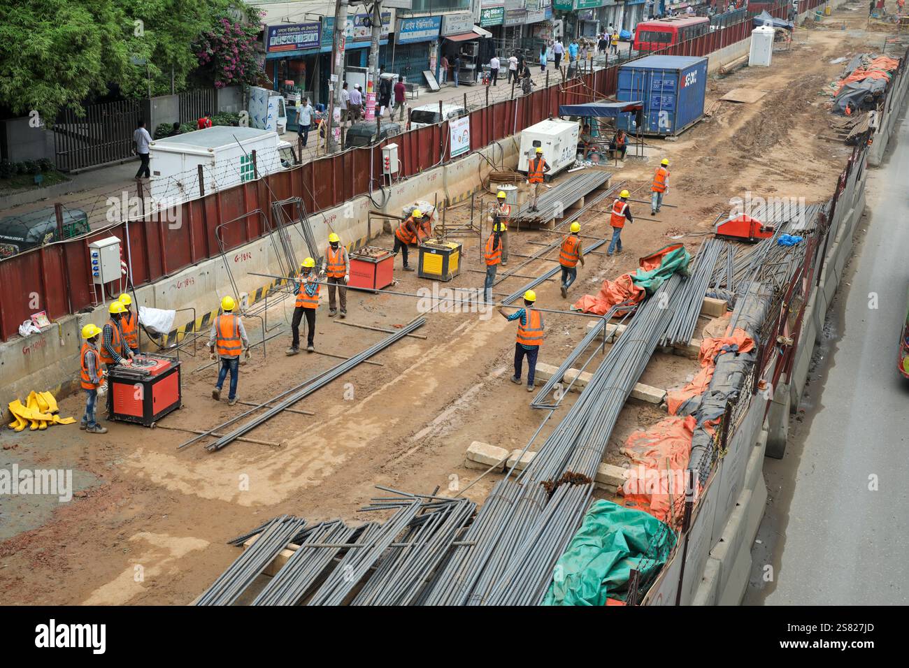 Construction of the Dhaka Metro Rail in Agargaon, Dhaka, Bangladesh Stock Photo - Alamy