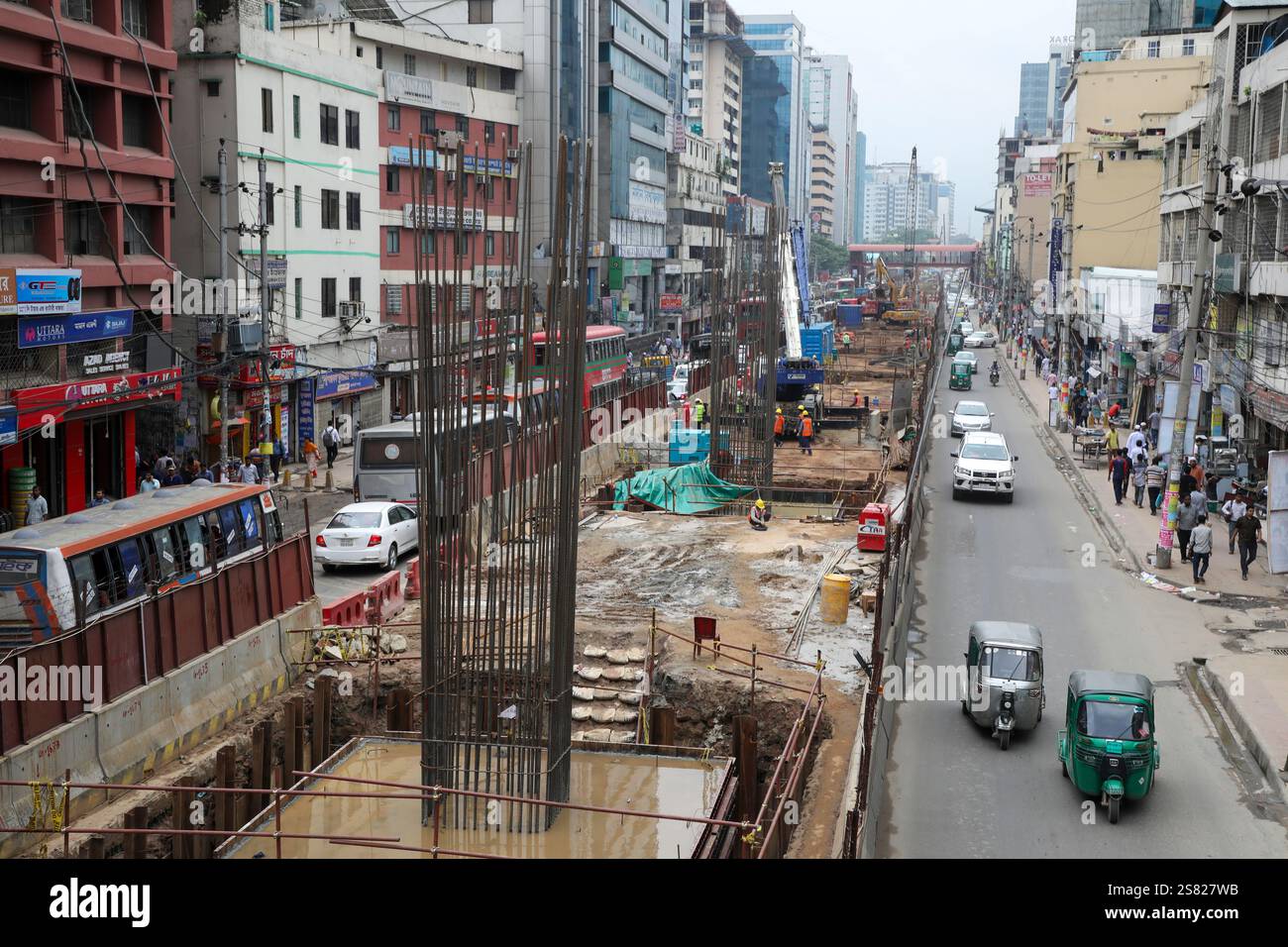 Construction of the Dhaka Metro Rail in Agargaon, Dhaka, Bangladesh Stock Photo - Alamy