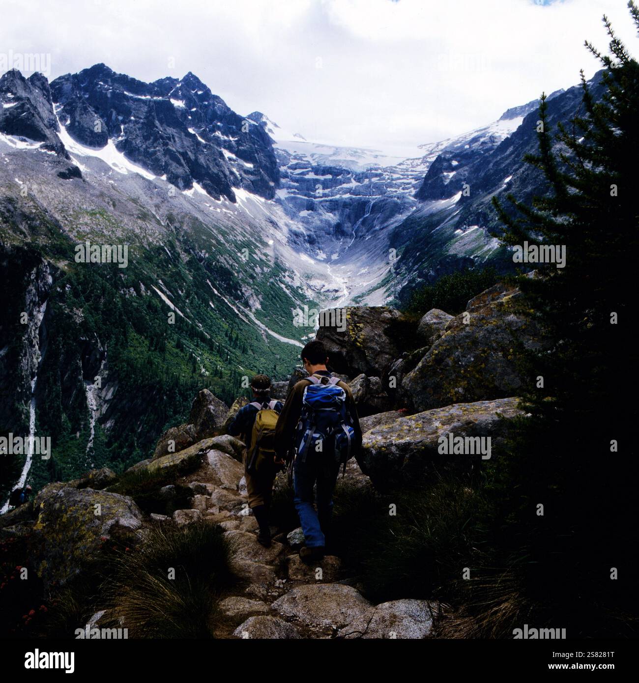 Wanderer erkunden hi-res stock photography and images - Alamy