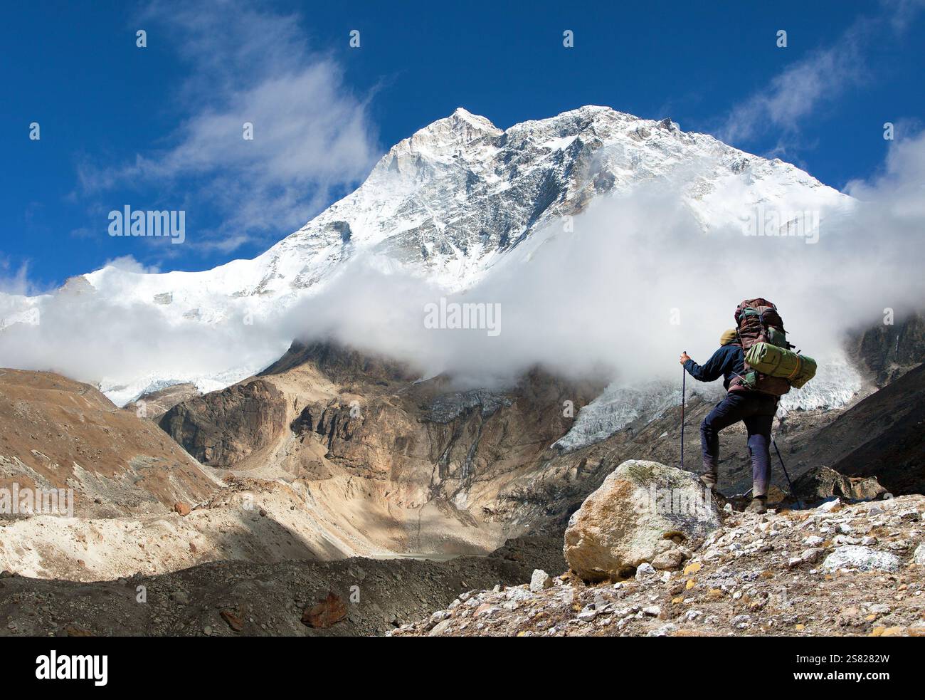Mount Makalu with tourist and clouds, Nepal Himalayas, Barun valley ...