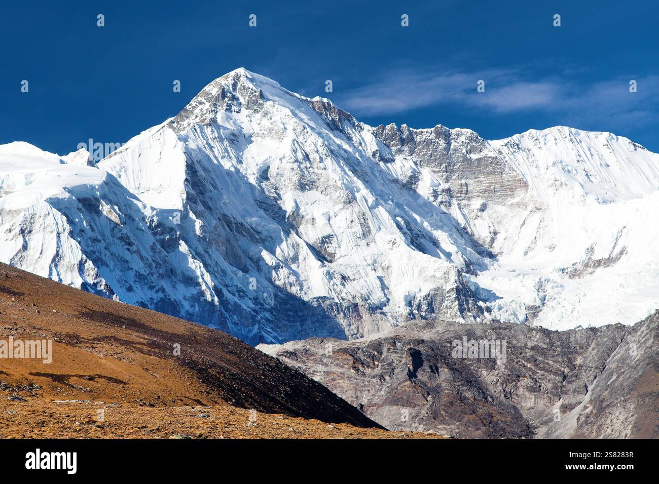 Mount Cho Oyu, way to Mt Cho Oyu base camp, Everest area, Sagarmatha ...