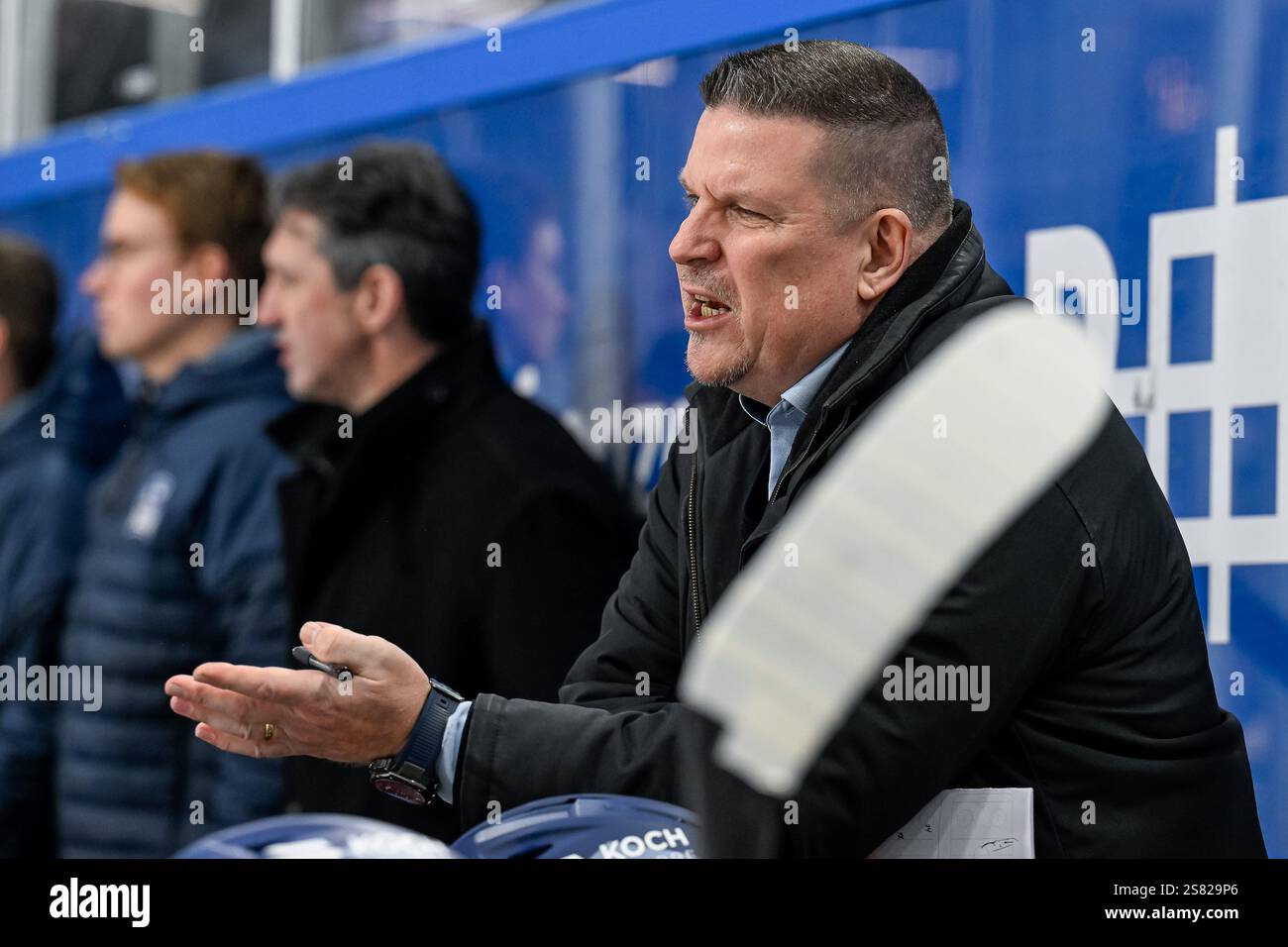 Tom Pokel (Chef-Trainer, Straubing Tigers). GER, Straubing Tigers vs ...