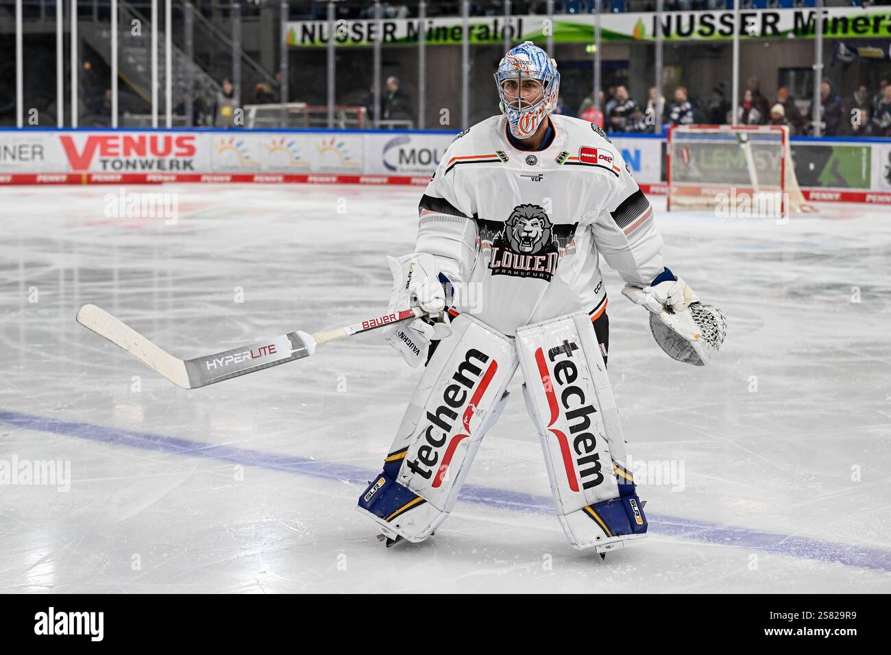 Thomas Greiss (Torwart, Loewen Frankfurt, #1). GER, Straubing Tigers vs ...