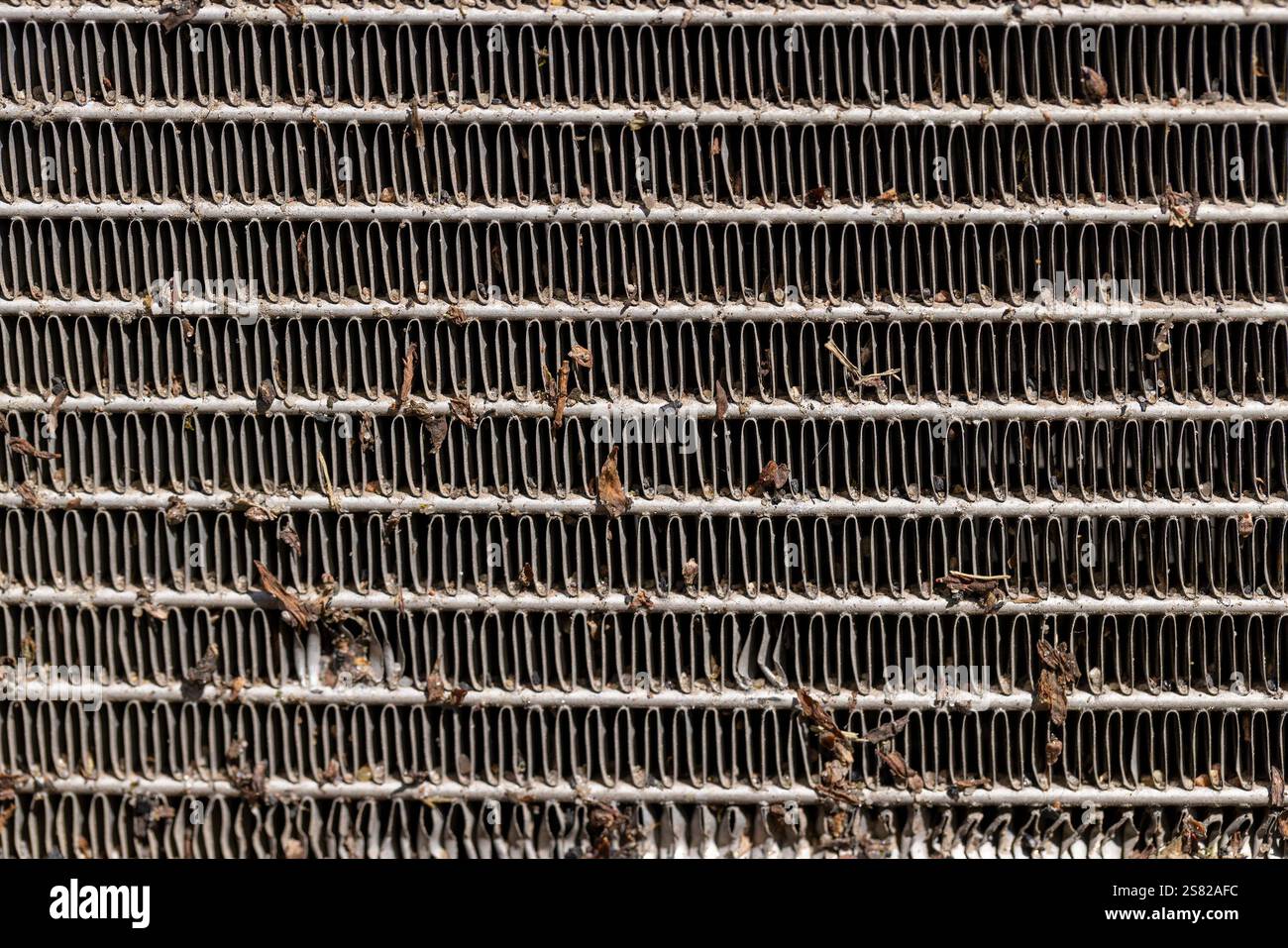 a radiator damaged in an accident, cool the car during engine operation ...