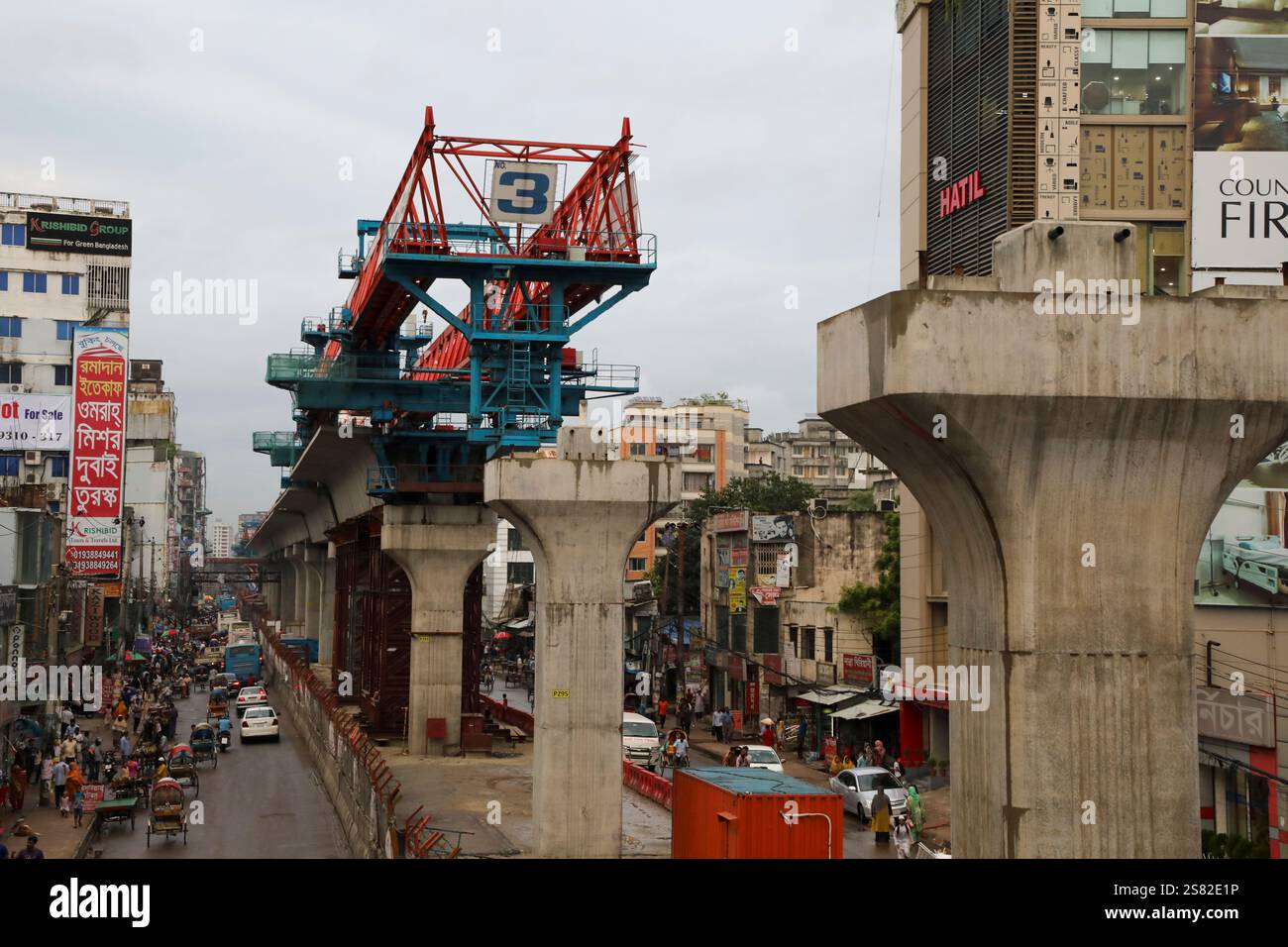 Construction of the Dhaka Metro Rail in Mirpur, Dhaka, Bangladesh Stock Photo - Alamy