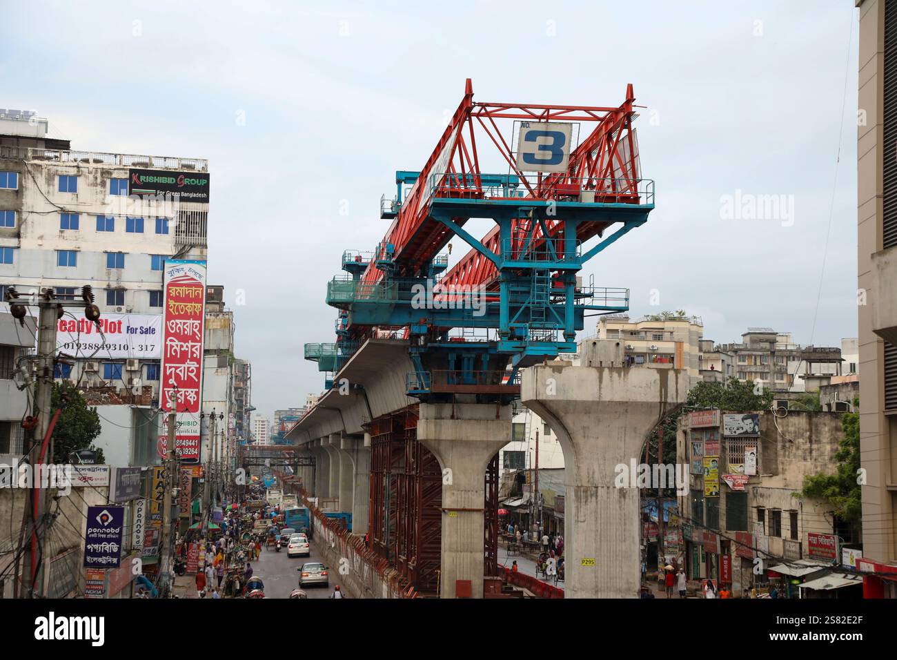 Construction of the Dhaka Metro Rail in Mirpur, Dhaka, Bangladesh Stock Photo - Alamy