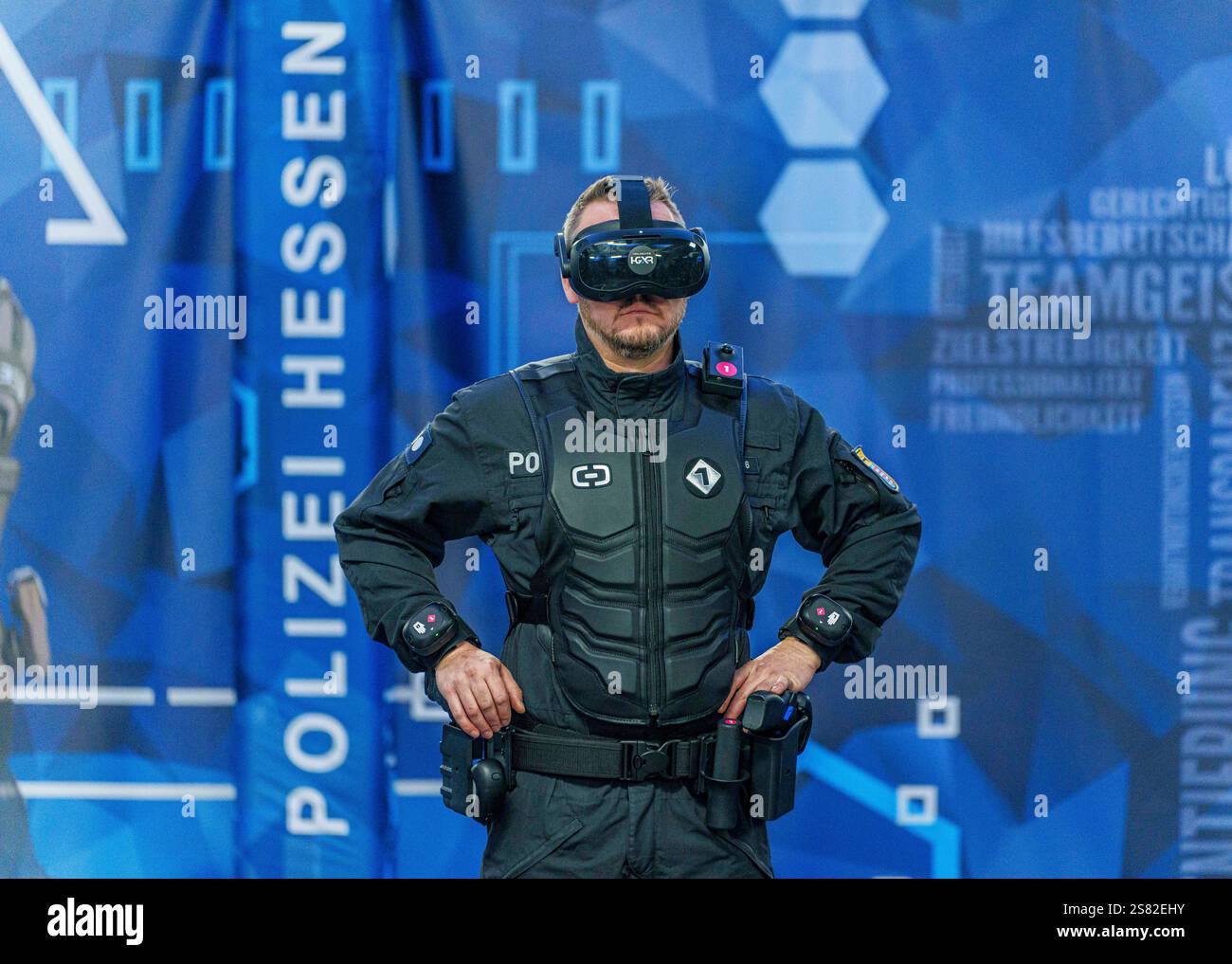 Wiesbaden, Germany. 20th Jan, 2025. A police officer wears the complete ...