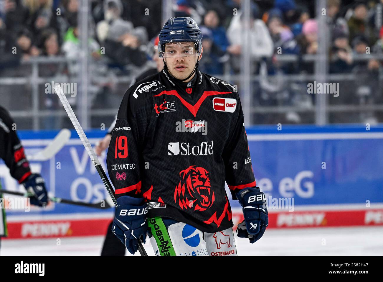 Straubing, Deutschland. 19th Jan, 2025. Tim Brunnhuber (Straubing ...