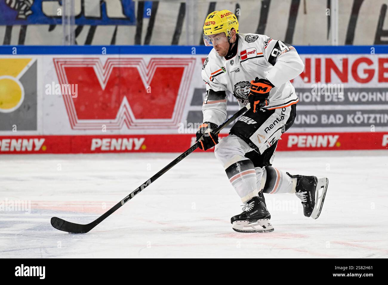 Straubing, Deutschland. 19th Jan, 2025. Chris Wilkie (Loewen Frankfurt ...