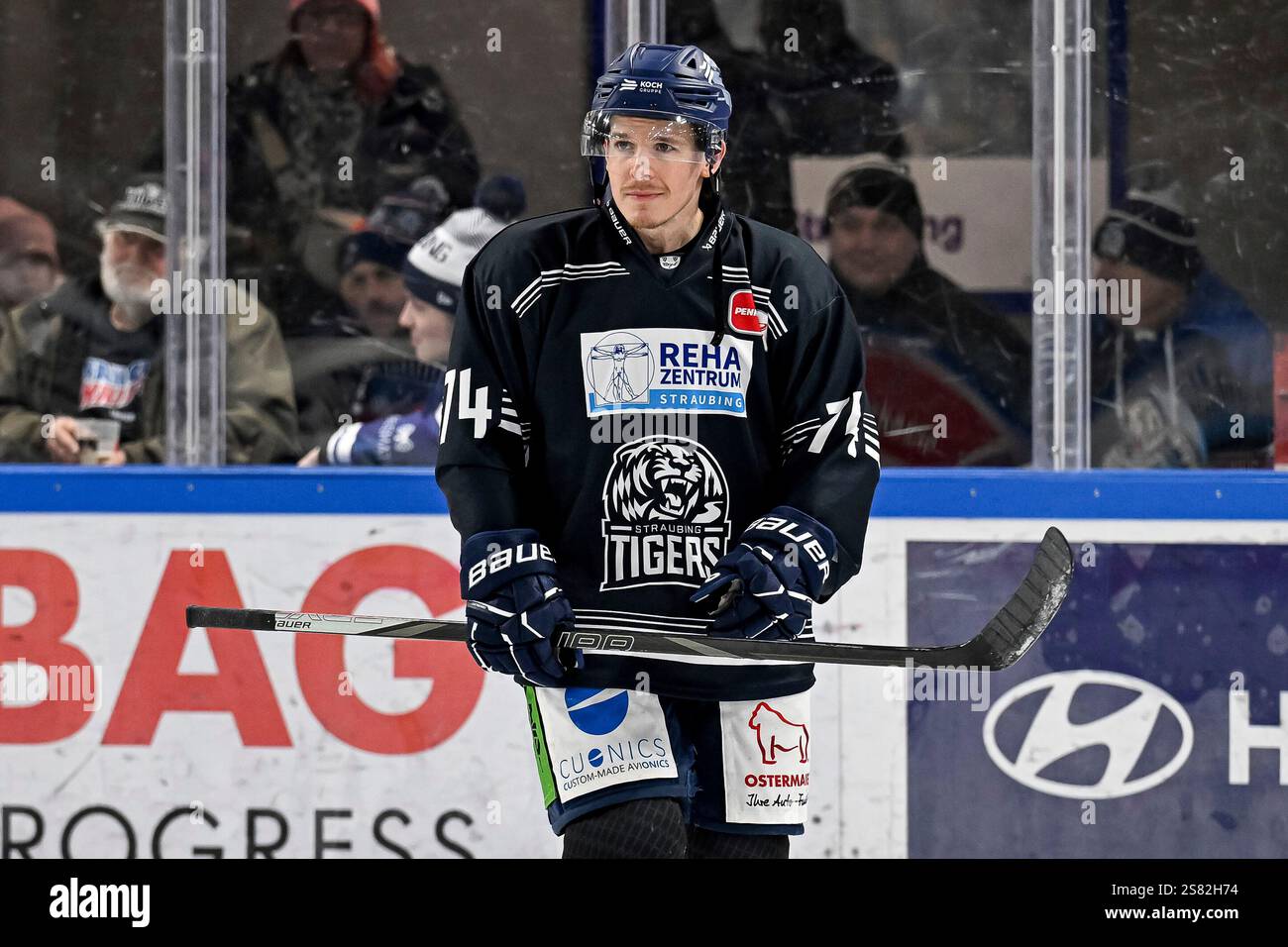 Straubing, Deutschland. 19th Jan, 2025. Travis St. Denis (Straubing ...