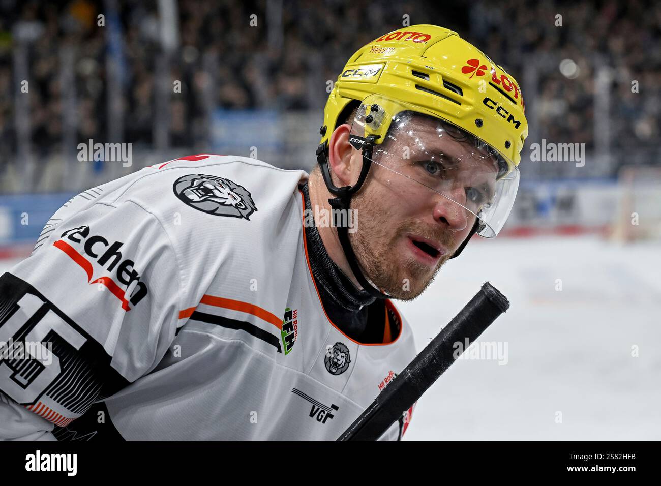 Straubing, Deutschland. 19th Jan, 2025. Carter Proft (Loewen Frankfurt ...