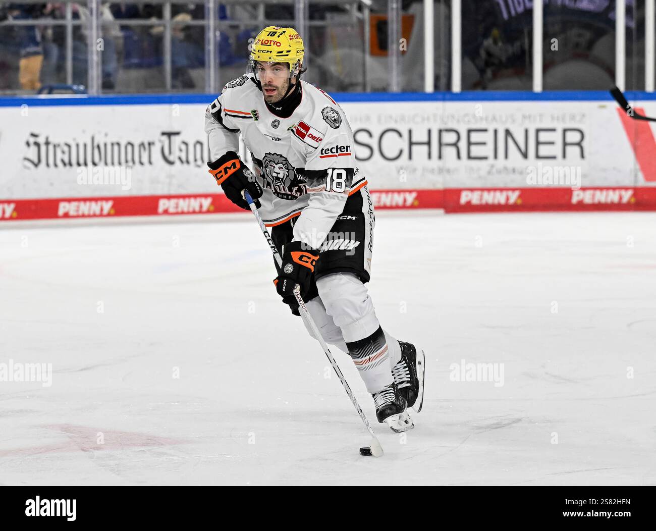 Straubing, Deutschland. 19th Jan, 2025. Markus Lauridsen (Loewen ...