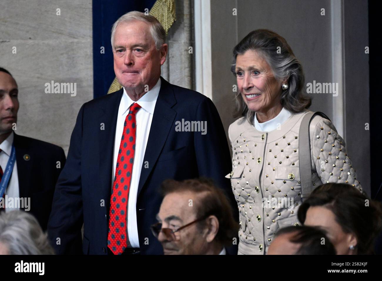 Former Vice President Dan Quayle and Marilyn Quayle, arrive for the ...