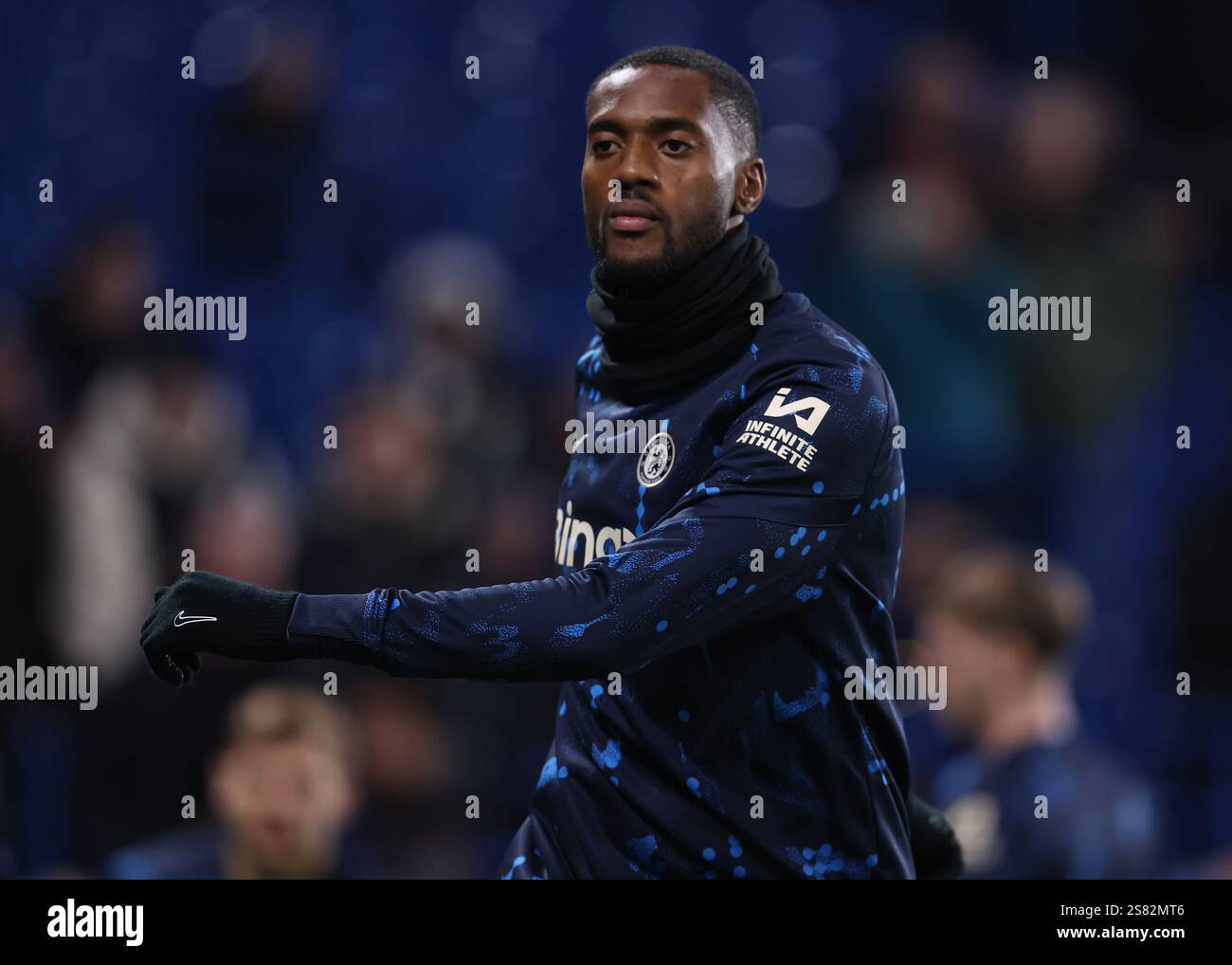 London, UK. 20th Jan, 2025. Tosin Adarabioyo of Chelsea warms up before ...