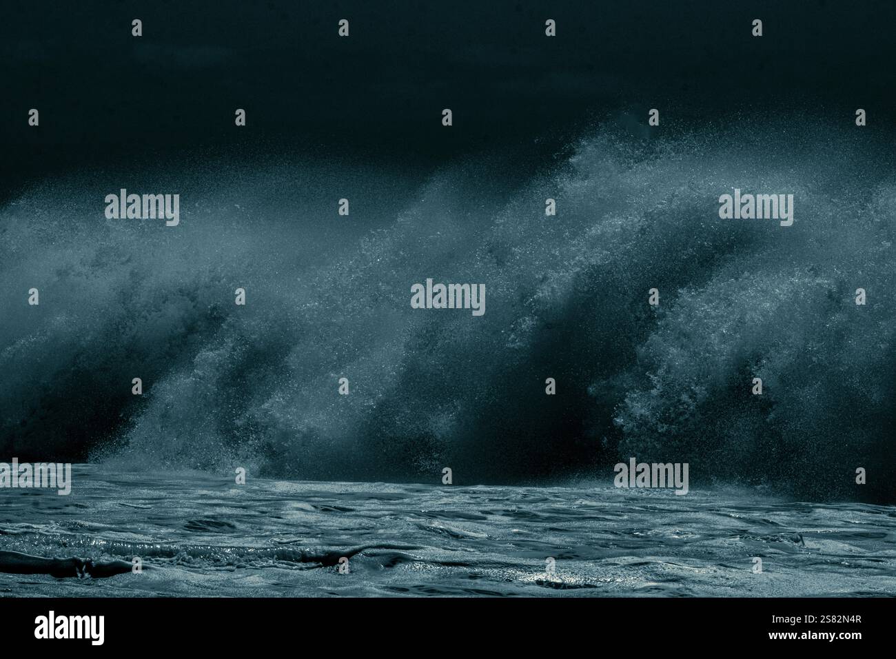 Shapes in the waves hi-res stock photography and images - Alamy