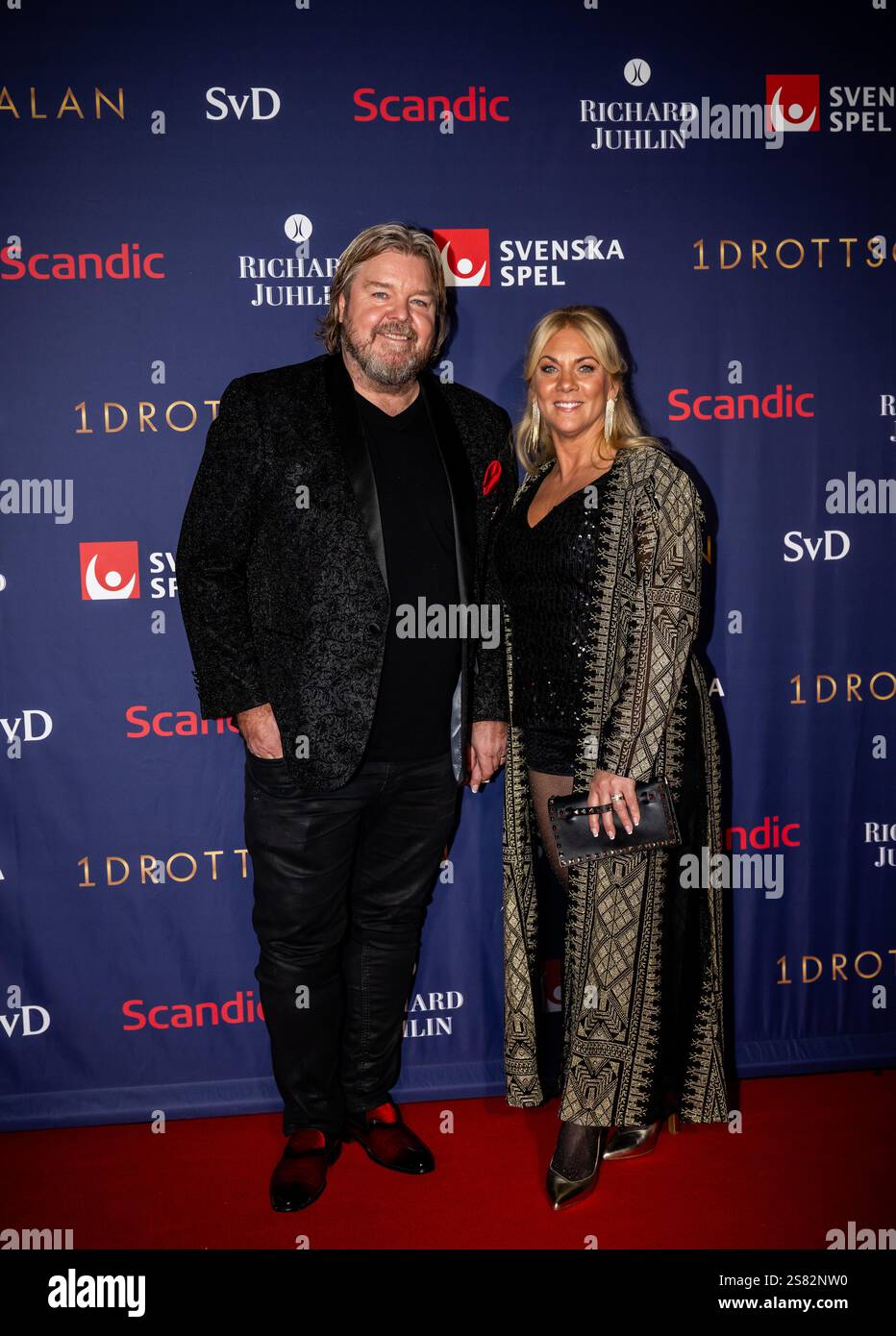 Stockholm, Sverige. 20th Jan, 2025. 250120 Tomas Brolin med sällskap anländer på röda mattan ...