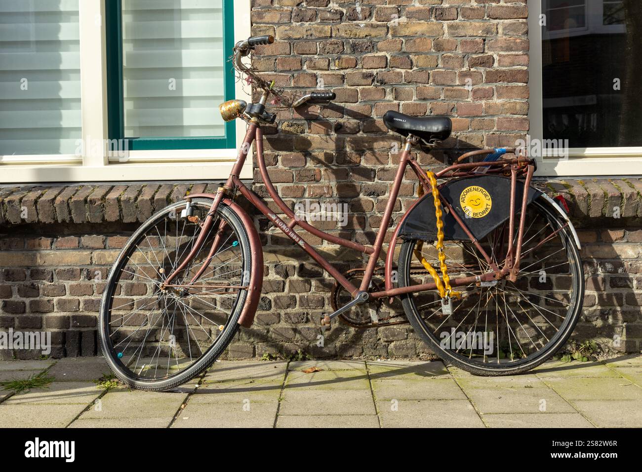 Old bike hi-res stock photography and images - Alamy