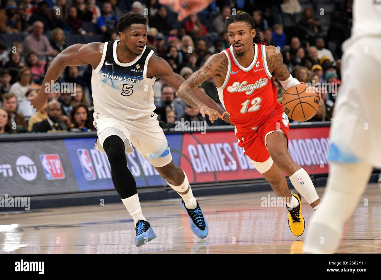 Memphis Grizzlies guard Ja Morant (12) handles the ball against ...