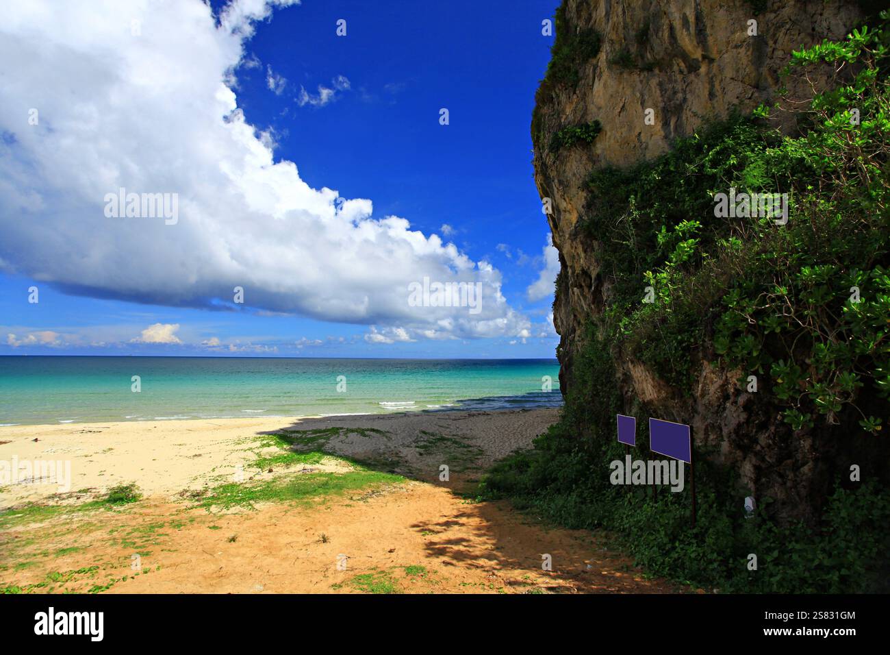 The beauty of the sea, clear water, sandy beach, Thung Sang Bay, Pathio ...