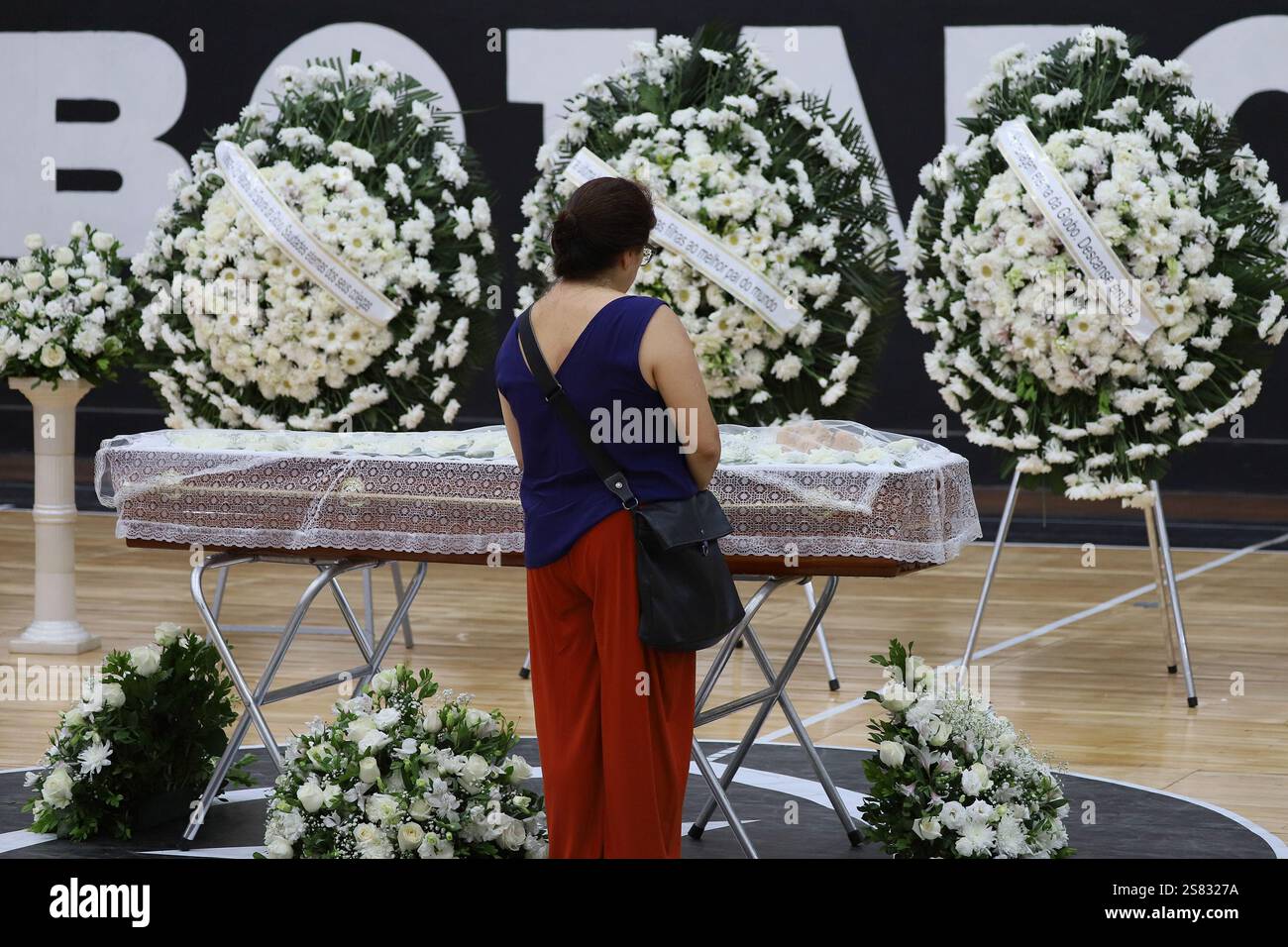 Fans, friends and family bid farewell to Brazilian journalist Leo ...