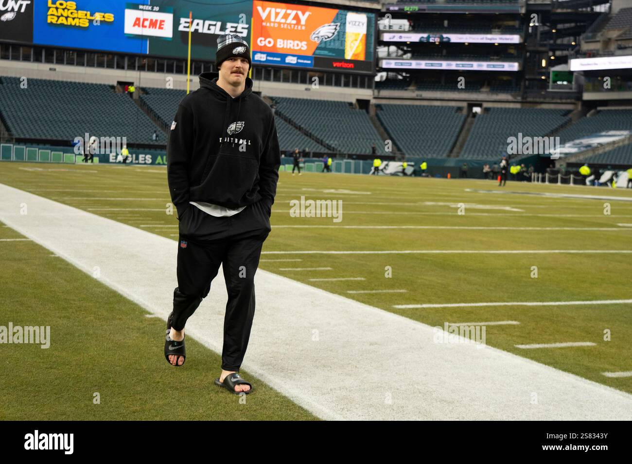 Philadelphia Eagles tight end Grant Calcaterra (81) looks on during ...