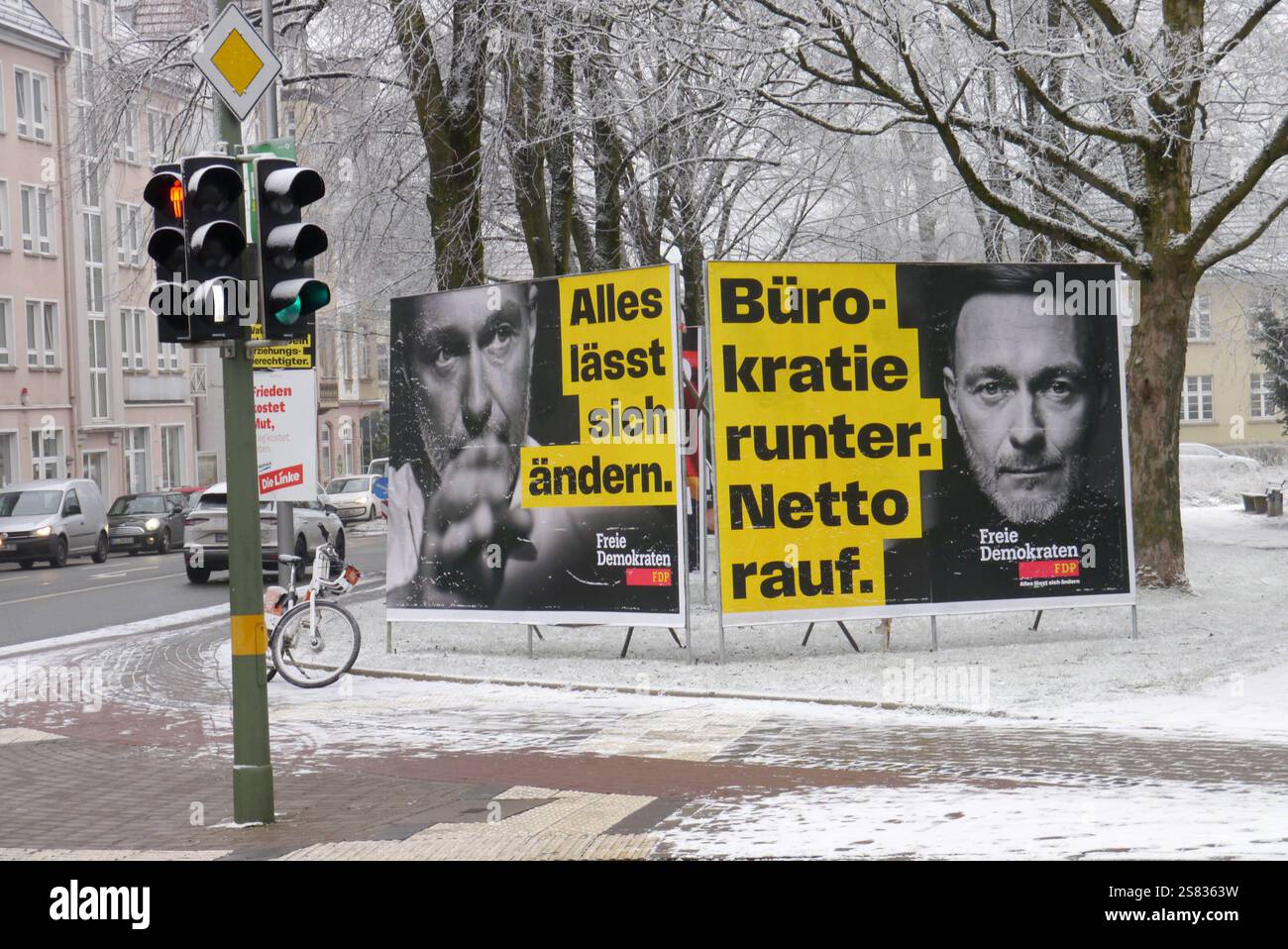 eature / Symbol: Wahlplakate zur Bundestagswahl 01/25 thg Wahlwerbung ...