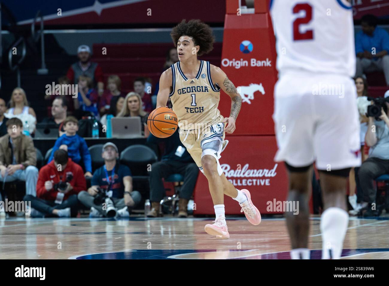 DALLAS, TX - JANUARY 11: Georgia Tech Yellow Jackets guard Naithan ...