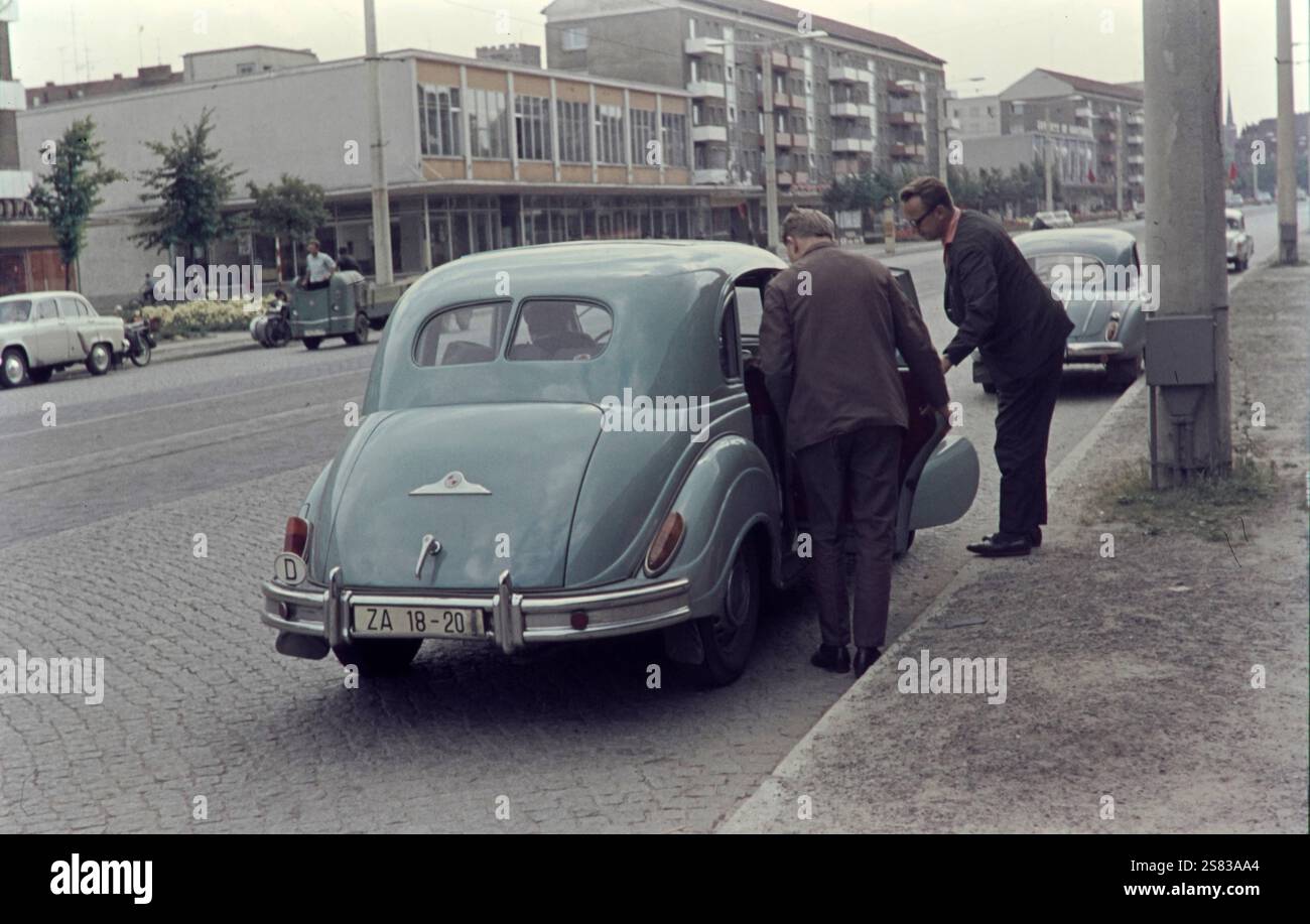 Autofahrer GER, Deutschland, 2022120, Aufnahme, ca. 1950, Mann beim ...