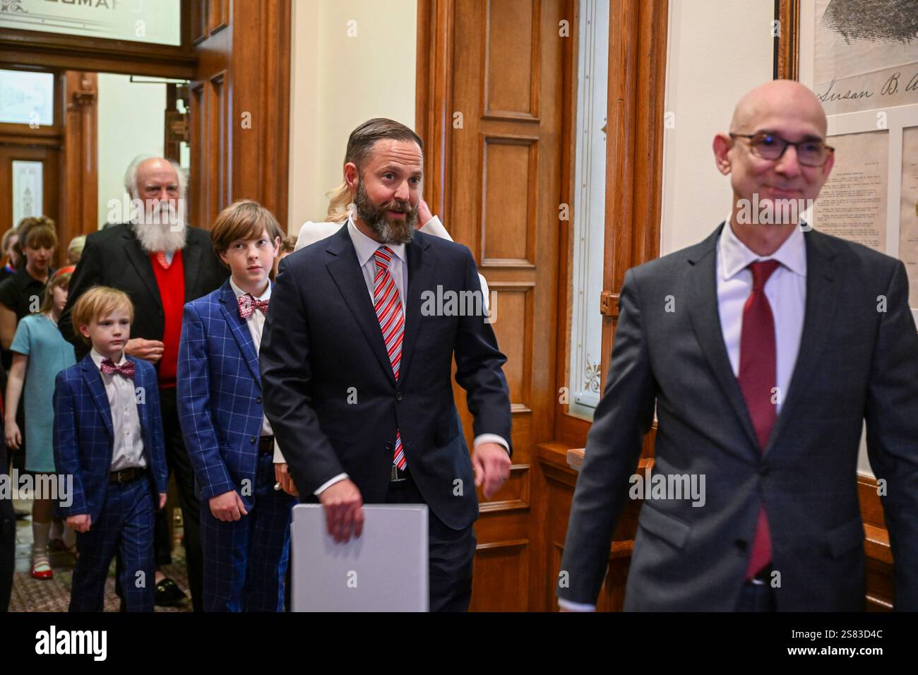 State Rep. GREG BONNEN, r, leads Rep. DUSTIN BURROWS , R-Lubbock, and ...