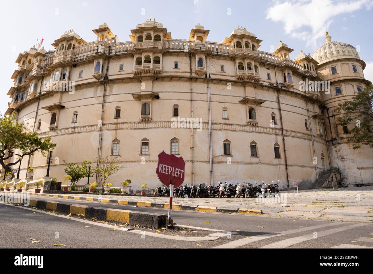 UDAIPUR, INDIA - MARCH 13, 2024: Rajasthan architecture of inner court ...