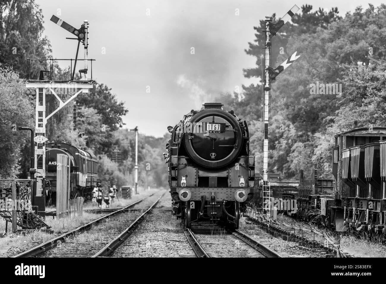 BR '7P' 4-6-2 No. 70013 'Oliver Cromwell' approaches Quorn and ...