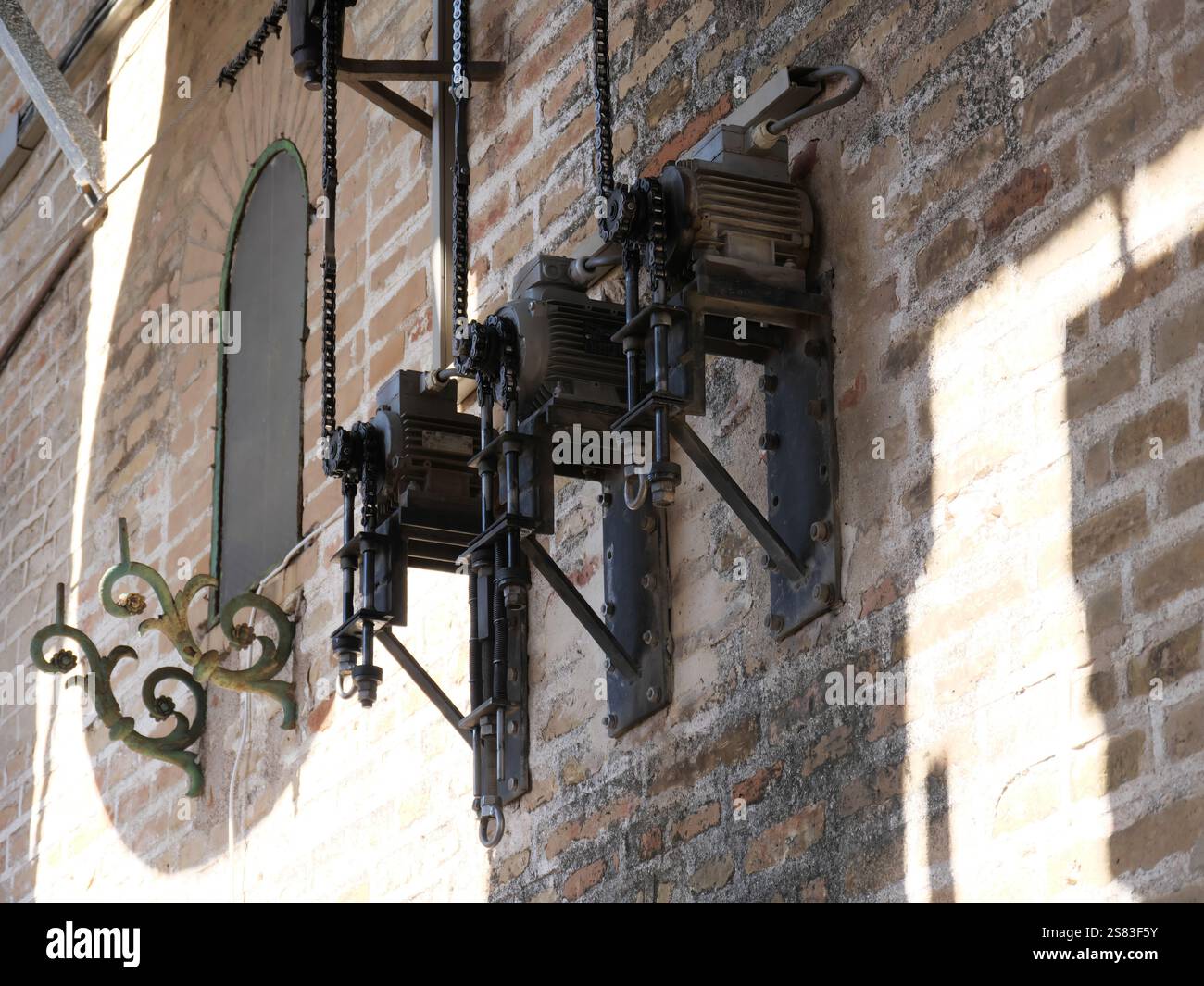 Mechanics of the ringing of bells on the La Giralda bell tower of the ...