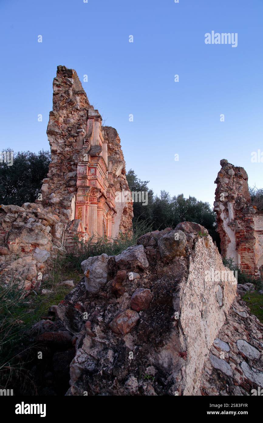 Ruins of what was once a hermitage and now only rubble and some wall ...