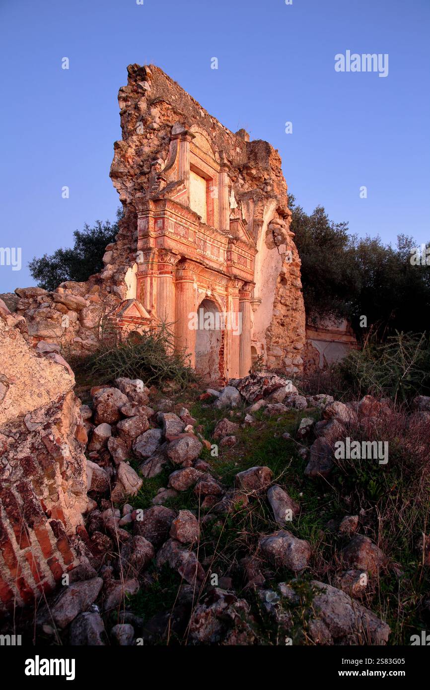 Ruins of what was once a hermitage and now only rubble and some wall ...