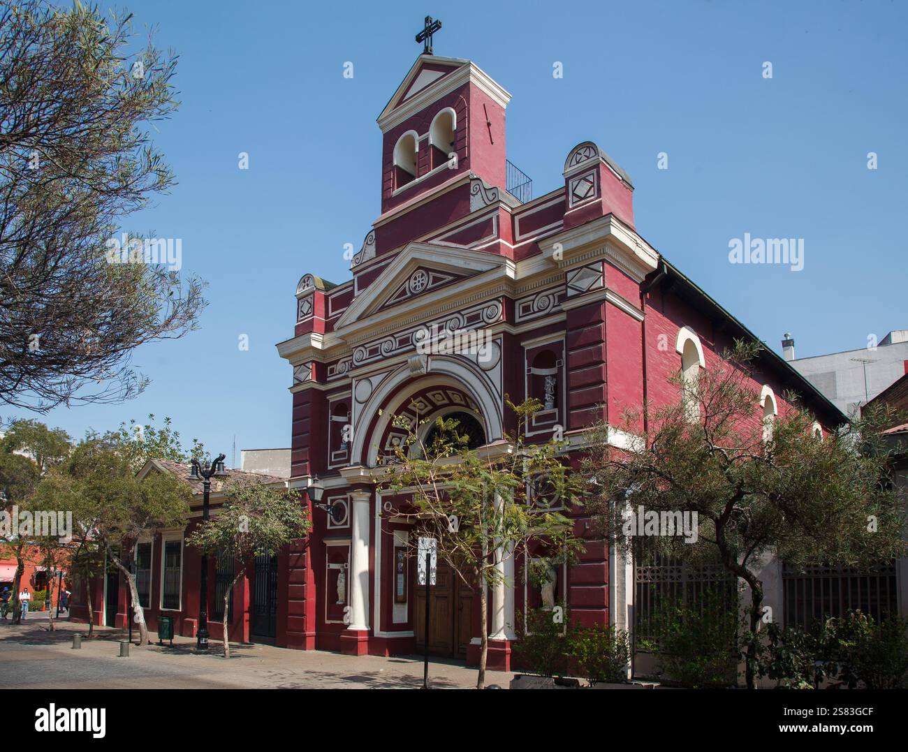 The Parroquia de la Veracruz ornate church facade ni Lastarria ...