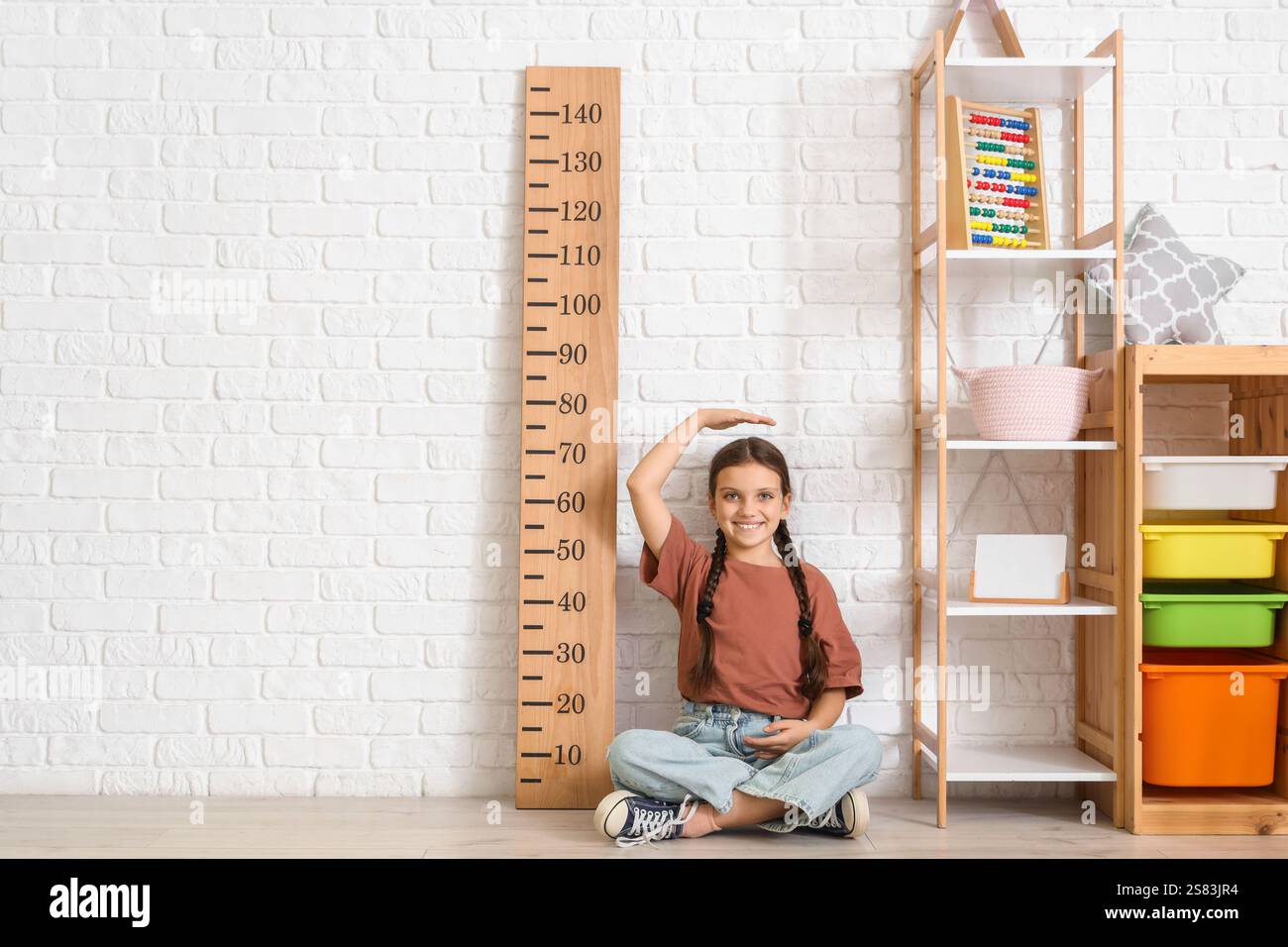 Stadiometer hi-res stock photography and images - Alamy