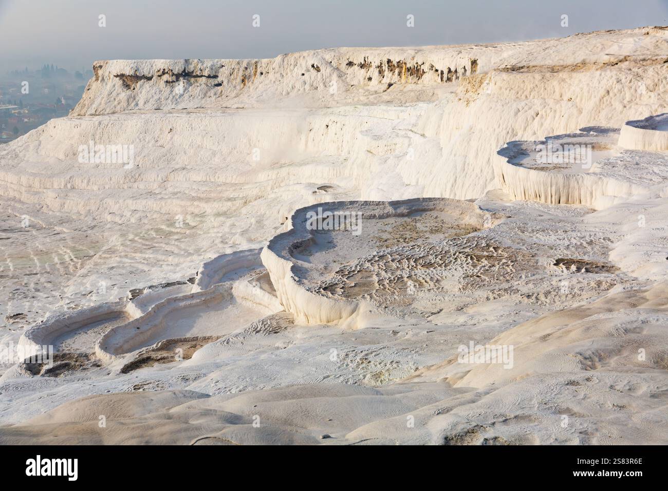 White terraced baths of Pamukkale thermal springs, Turkey Stock Photo ...