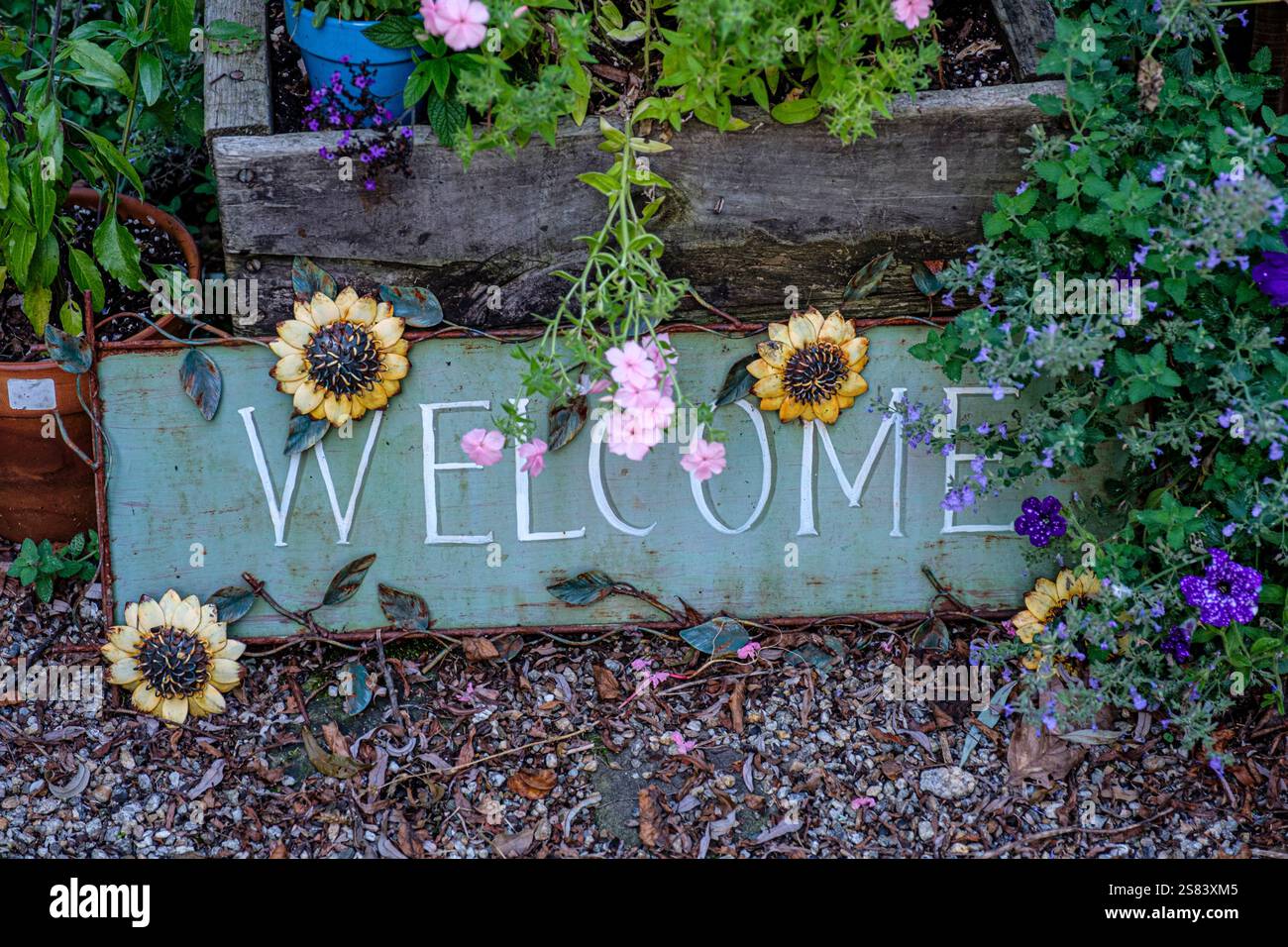 A green welcome sign in a small garden Stock Photo - Alamy