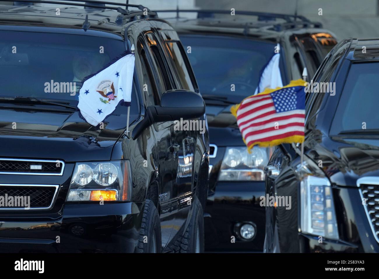Washington DC, USA. 20th Jan, 2025. Flags on the motorcade blow in the ...