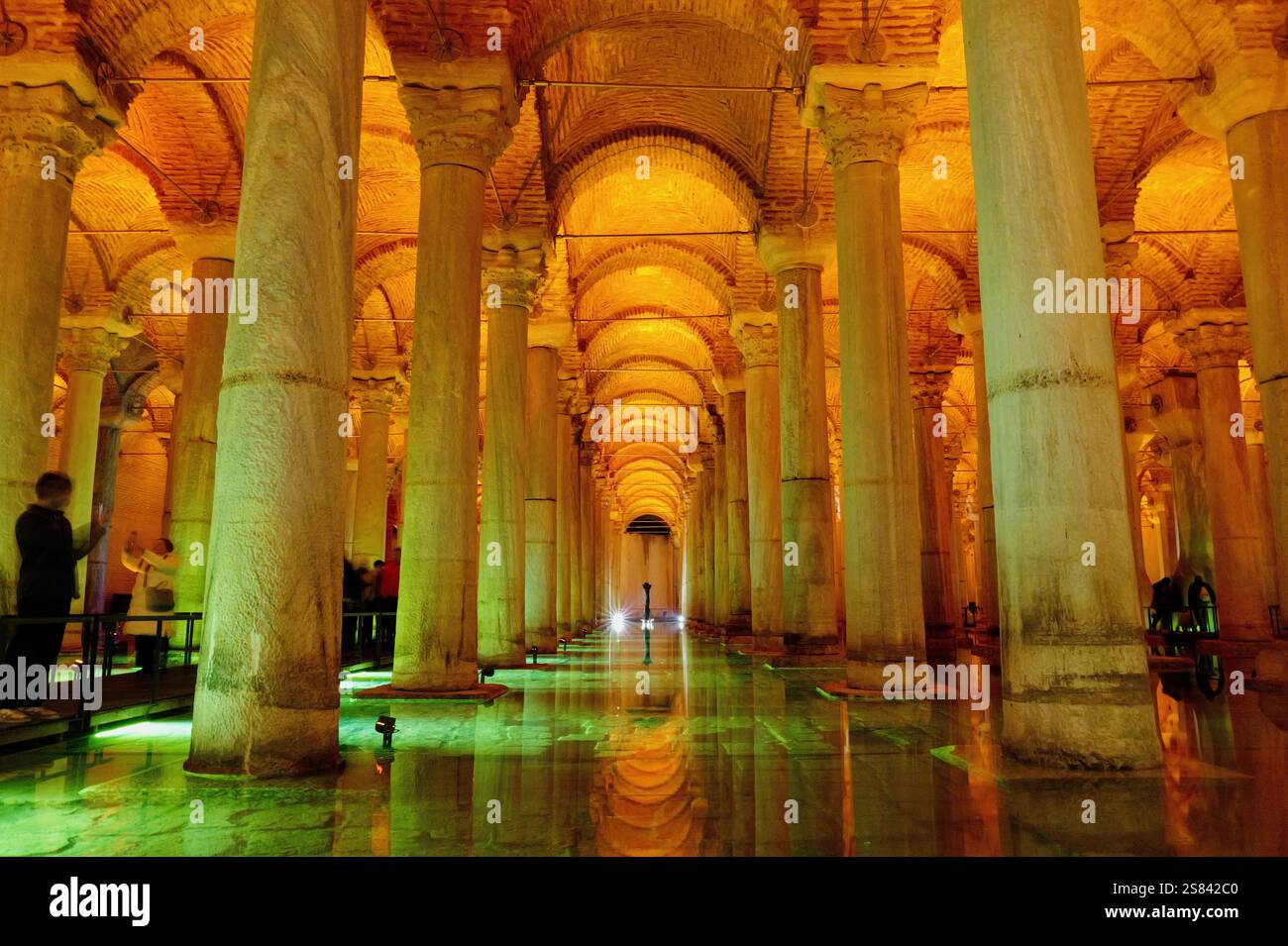 Basilica Cistern (Yerebatan Sarnıcı) an ancient underground water ...