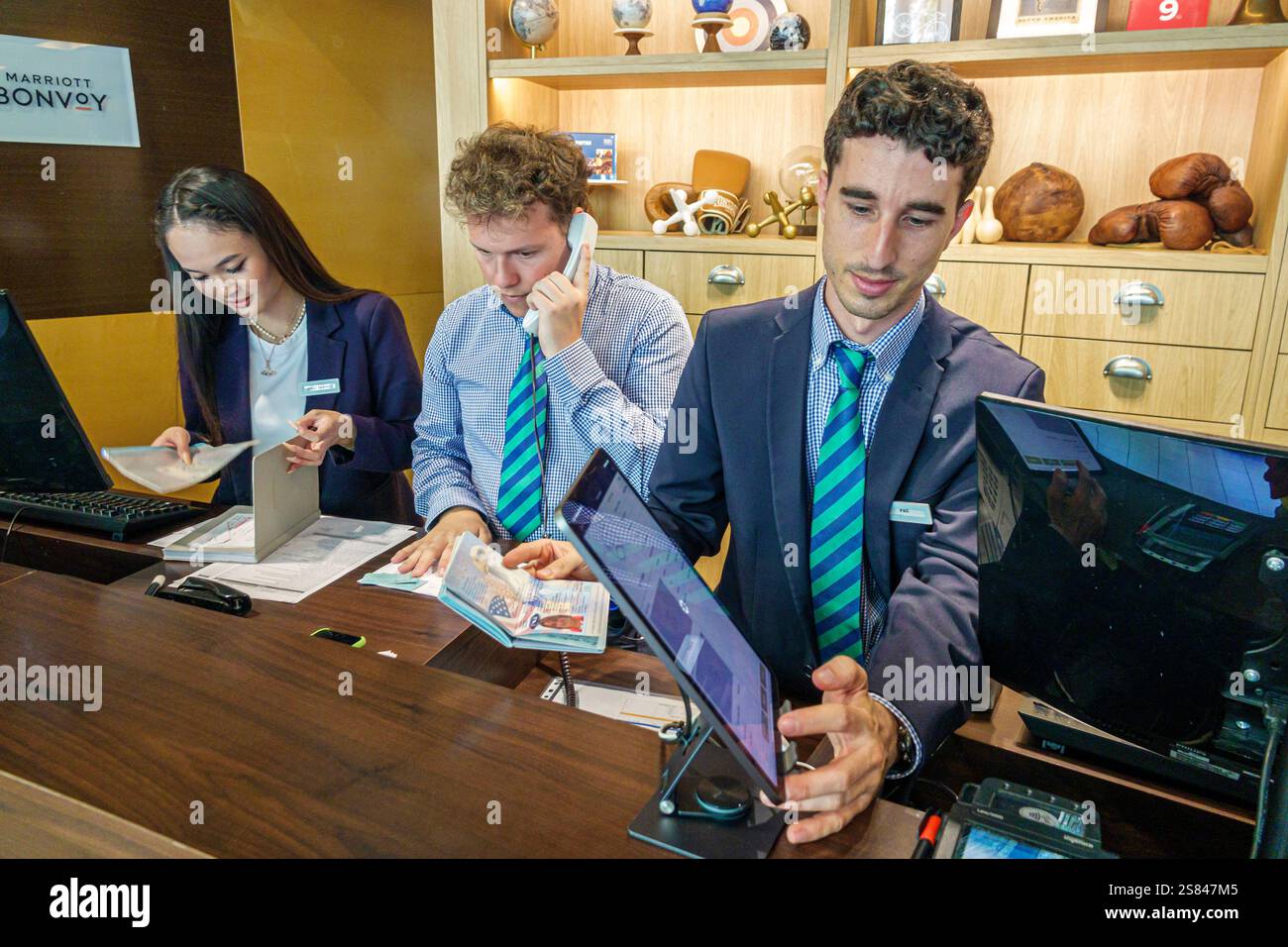 Marriott bonvoy staff hi-res stock photography and images - Alamy