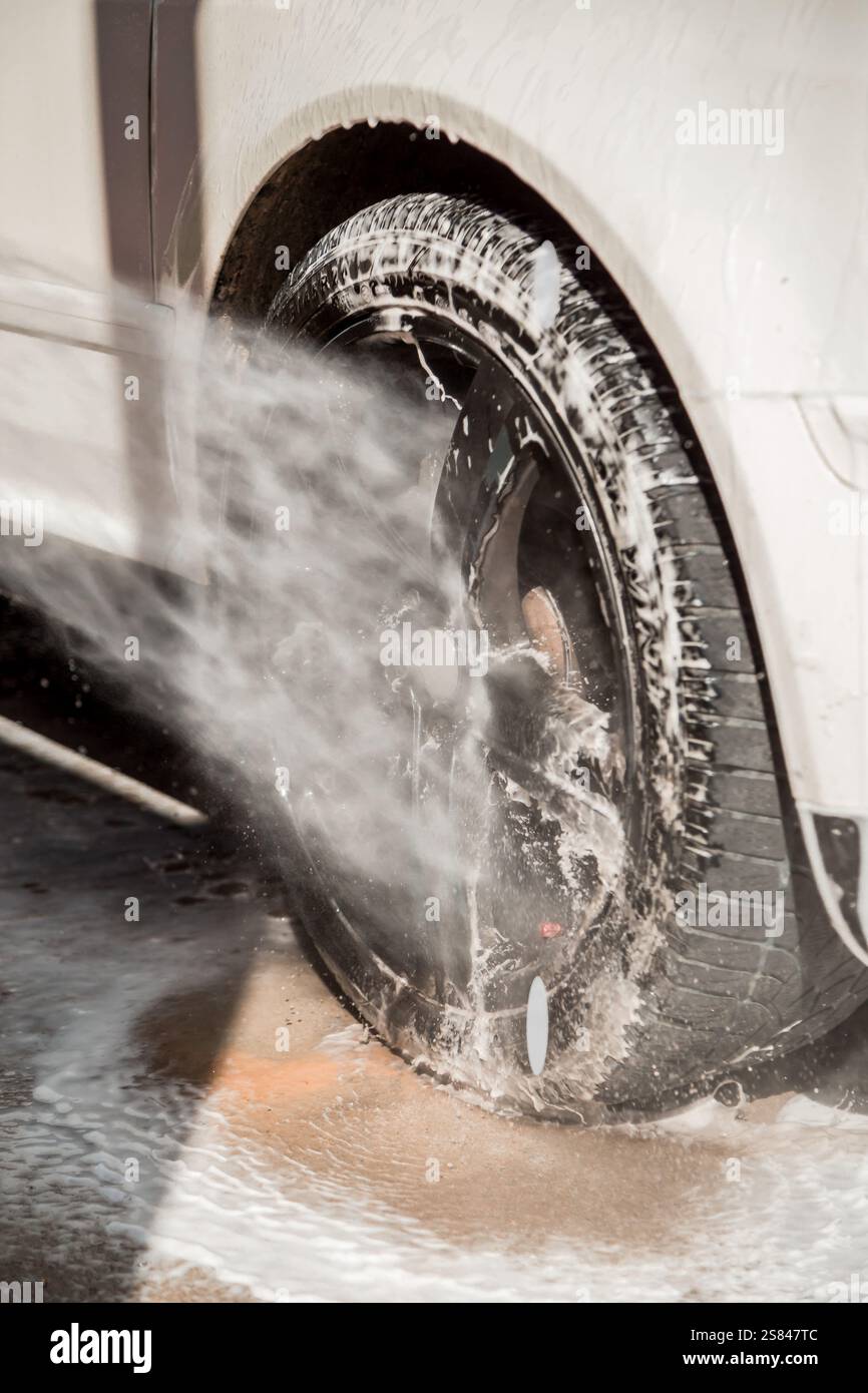 Rim spray hi-res stock photography and images - Alamy