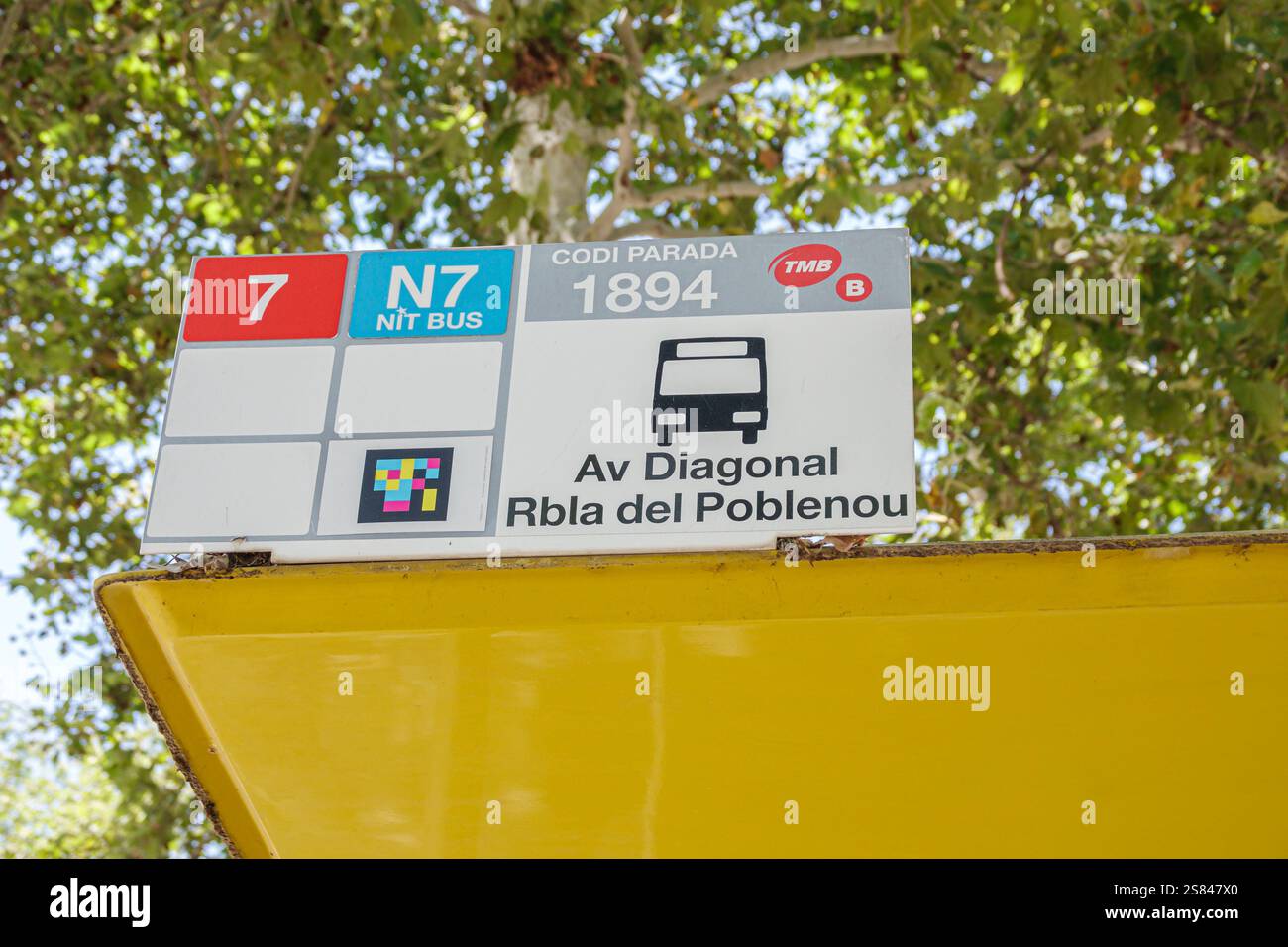 N7 night bus hi-res stock photography and images - Alamy