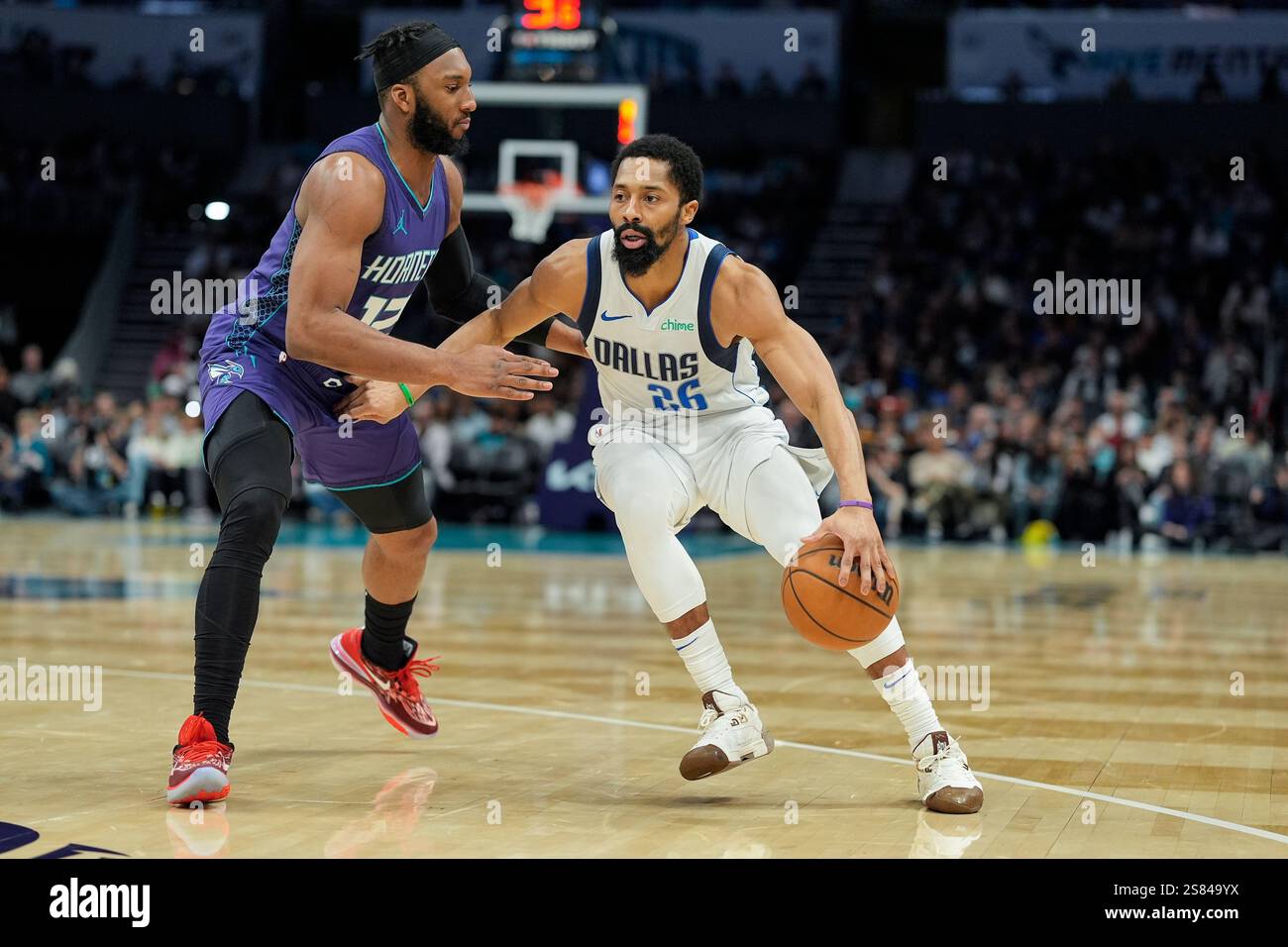 Charlotte Hornets forward Josh Okogie (12) guards Dallas Mavericks ...