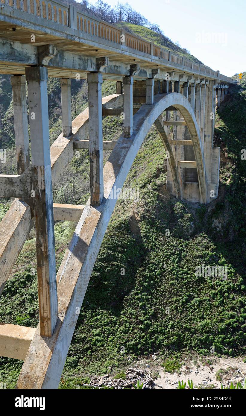 View rocky creek bridge hi-res stock photography and images - Alamy