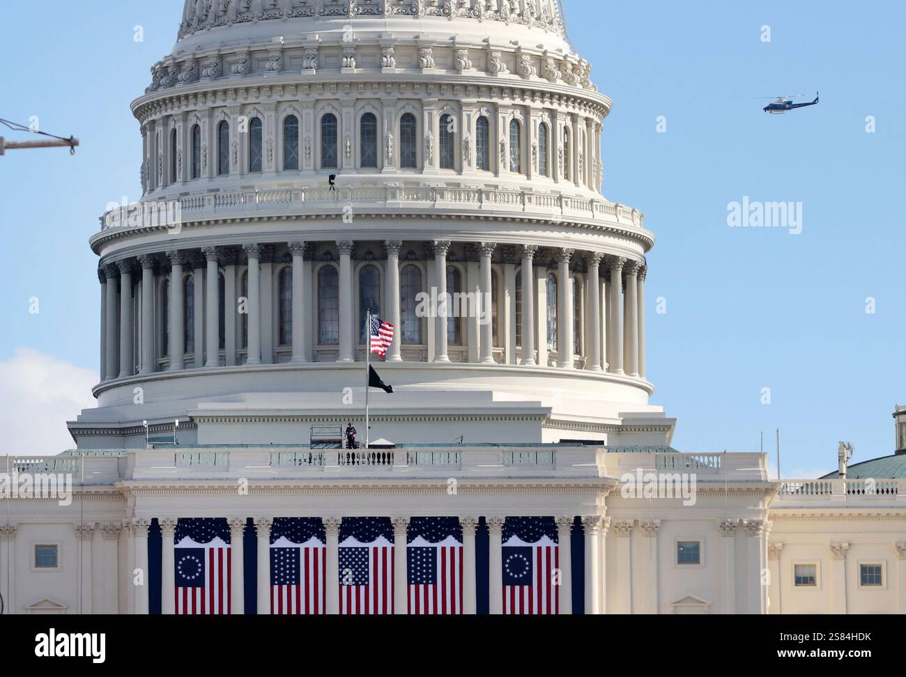 Washington Dc, Virginia, USA. 20th Jan, 2025. US Honour Guards raise ...