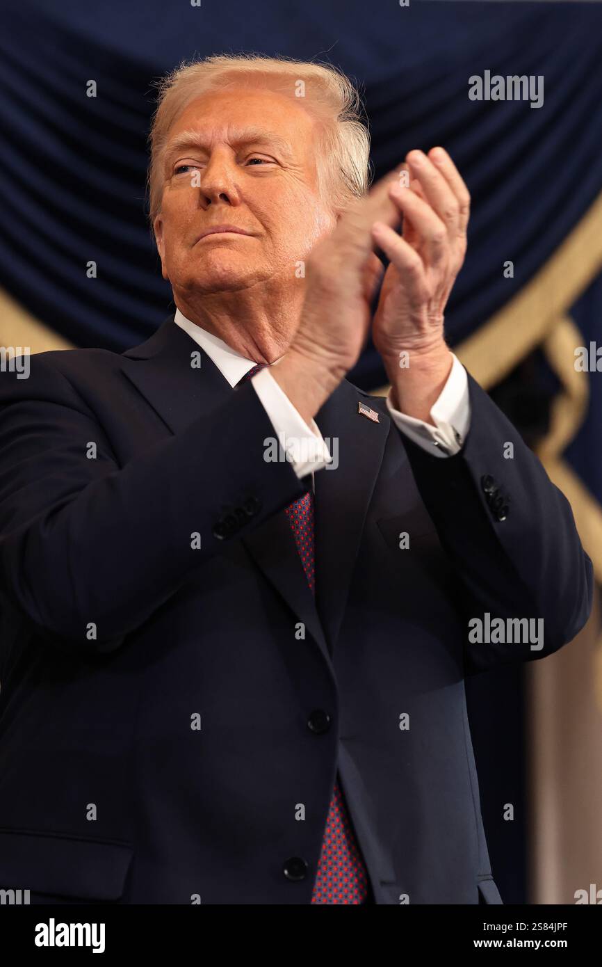 Trump 2025 inauguration oath hi-res stock photography and images - Alamy